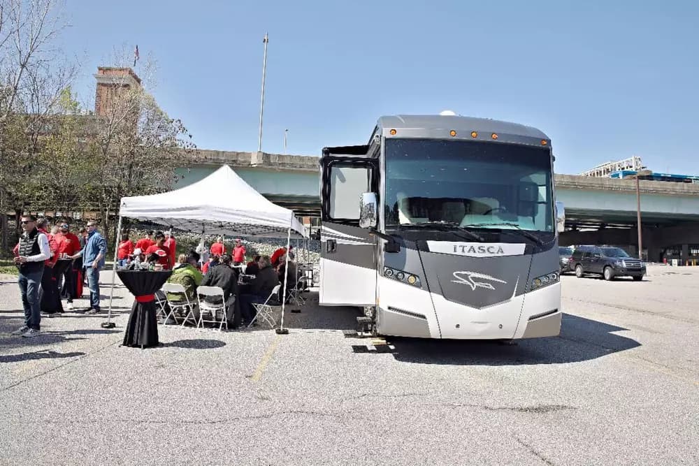 VIP Tailgate | Green Bay Packers at Minnesota Vikings | SuiteHop